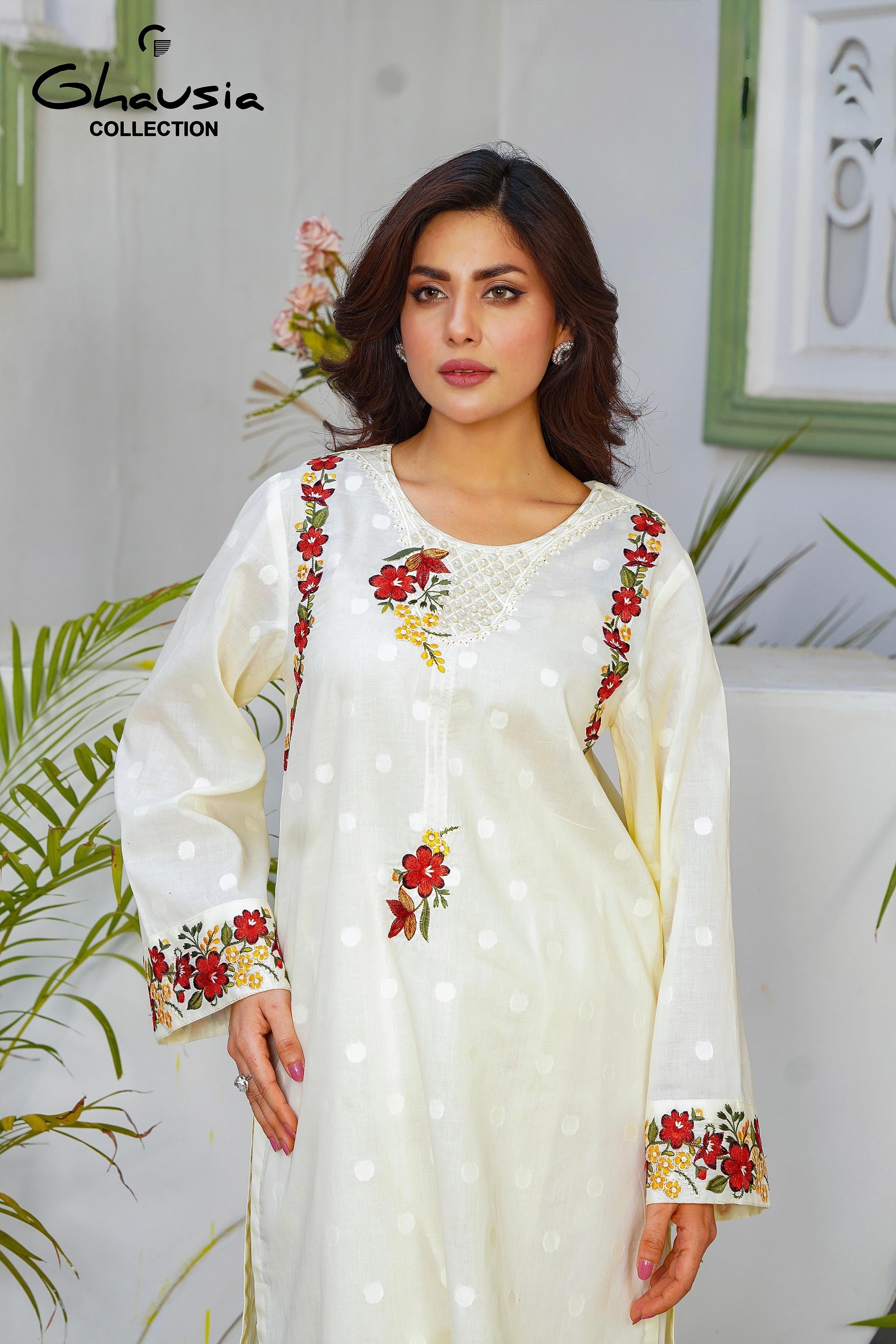 Lawn Embroidered Kurta 2P - G2085 – Ghausia Collection